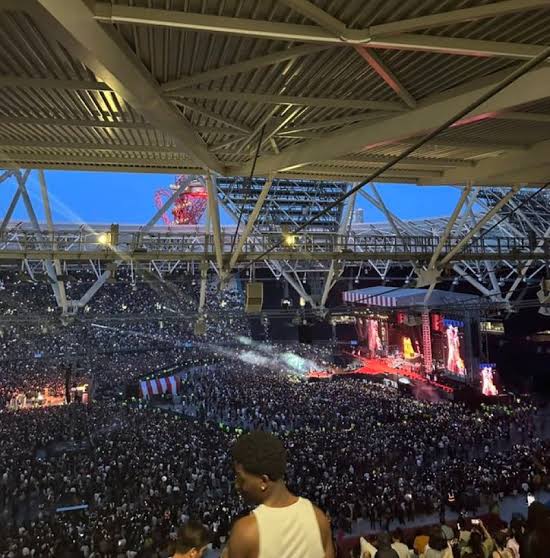 Burna Boy becomes first African artiste to fill 80,000 capacity stadium ...